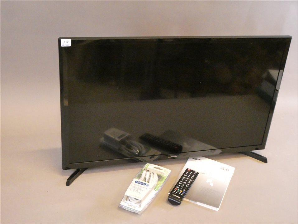 TV SAMSUNG. Modell: UE32J4005AK. – Auktionshuset i Örebro AB