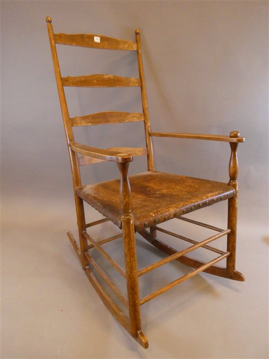 GUNGSTOL med lädersits. Saknas en knopp. – Auktionshuset i Örebro AB