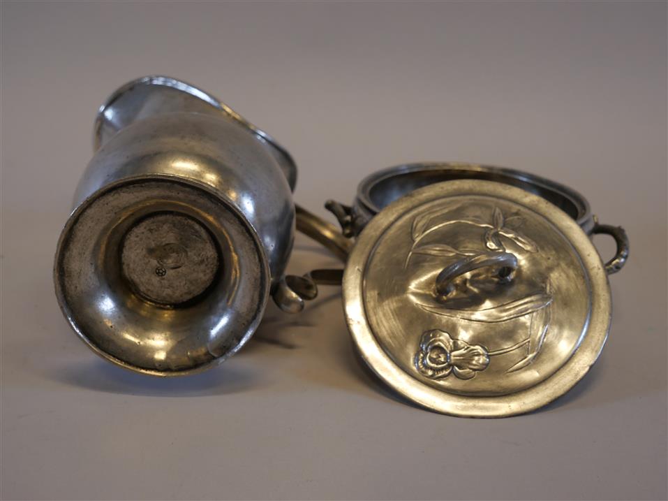 TENNKANNA OCH BURK, Burk utan glasinsats. H. 22.5 och 12 cm ...