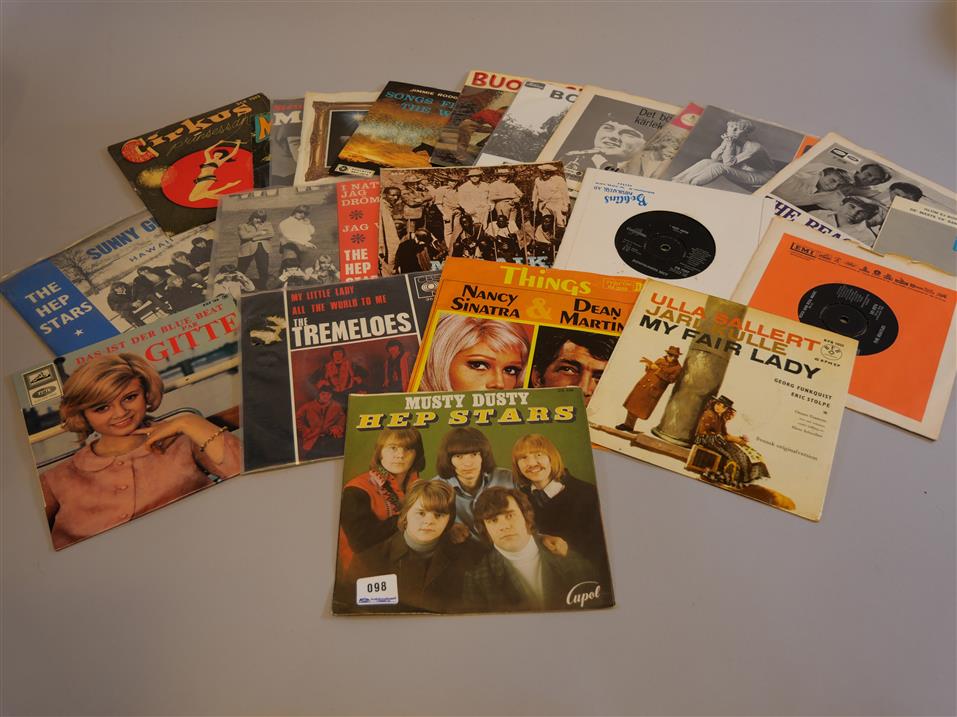 EP-SKIVOR bl a Hep Stars. – Auktionshuset i Örebro AB