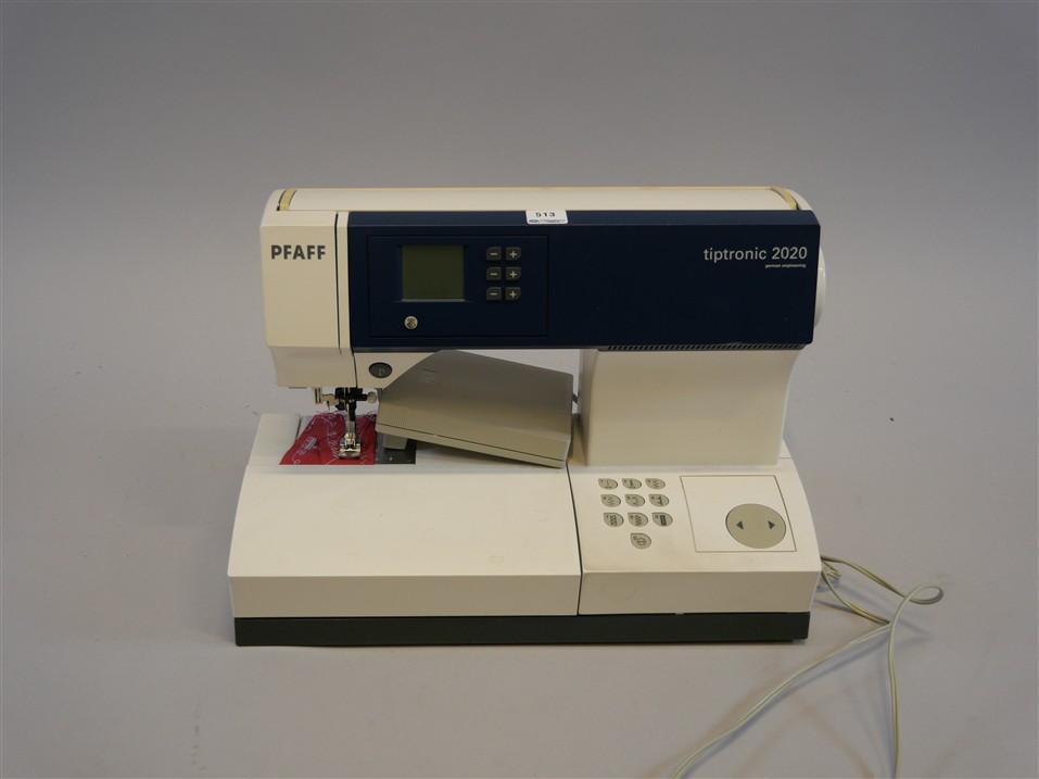 SYMASKIN Pfaff model Tiptronic 2020. – Auktionshuset i Örebro AB